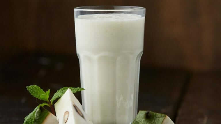 8 Traditional Ecuadorian Drinks For Visitors To Try